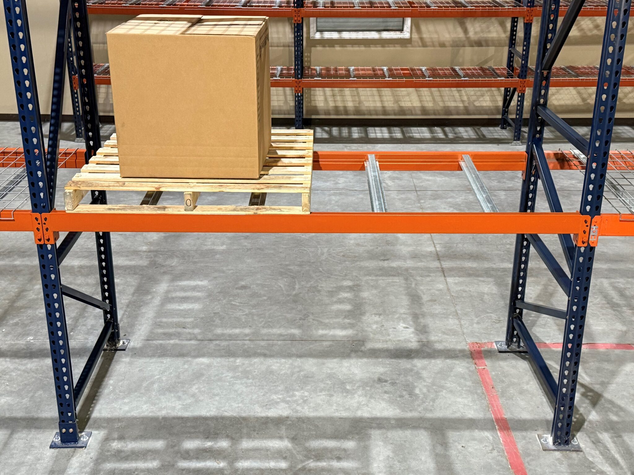 Top Hat-Style Pallet Rack Supports | Warehouse Rack & Shelf