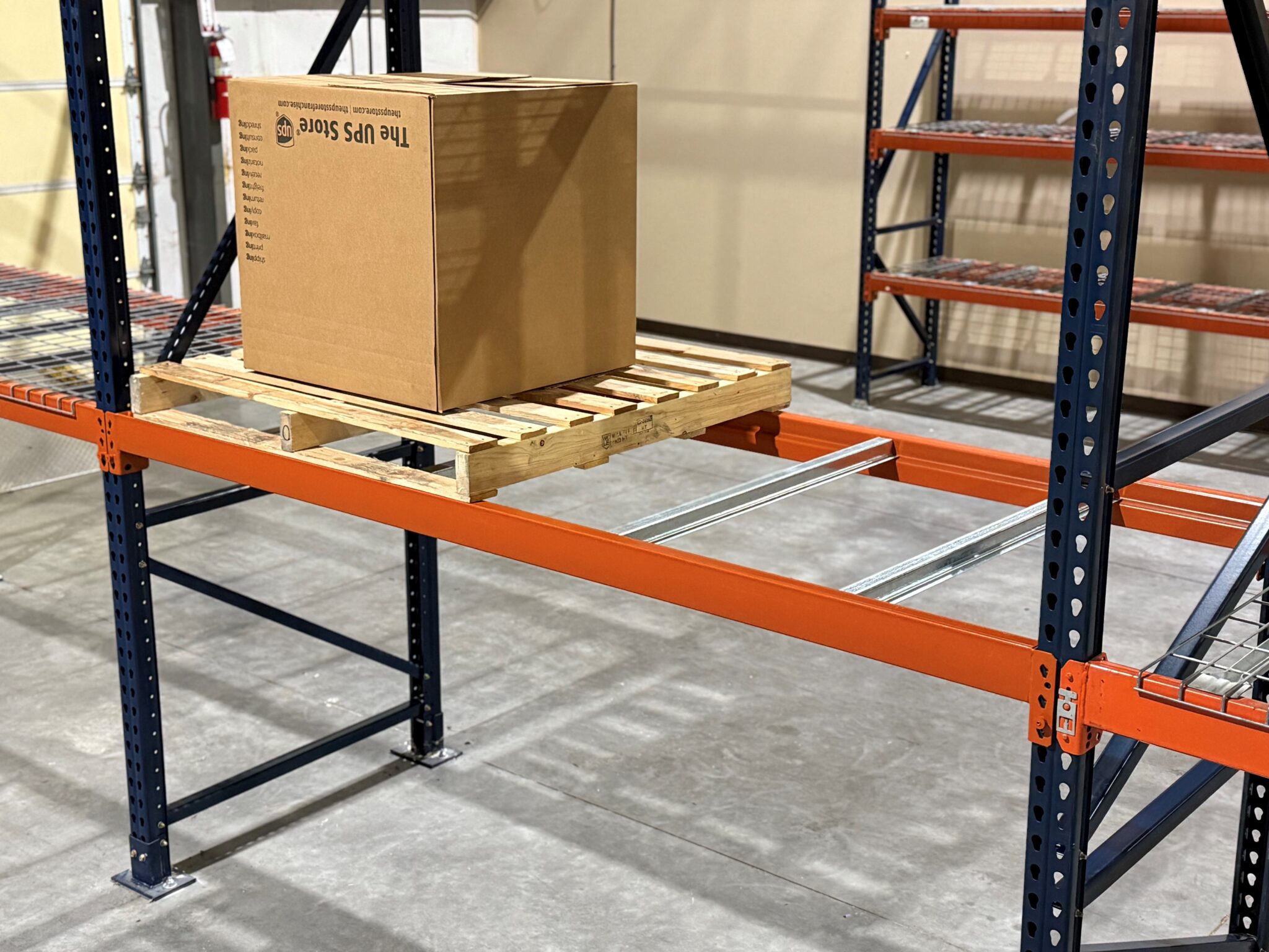 Top Hat-Style Pallet Rack Supports | Warehouse Rack & Shelf
