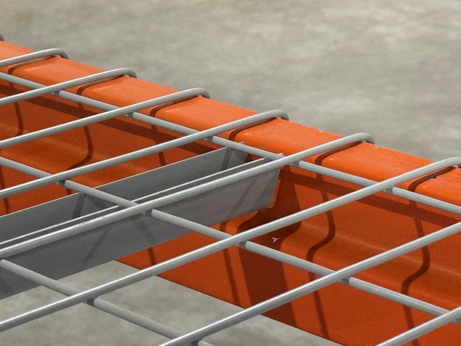 Wire Decking with Step Channel Supports