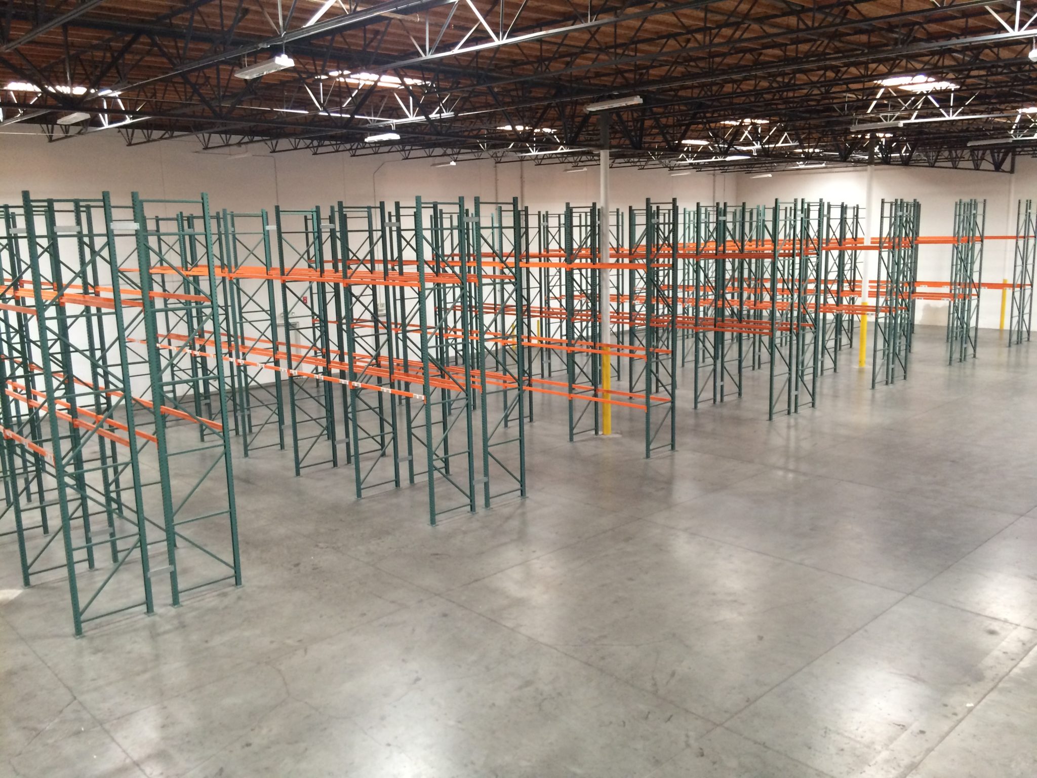 Interlake Teardrop Upright Pallet Rack - Welded Bracing