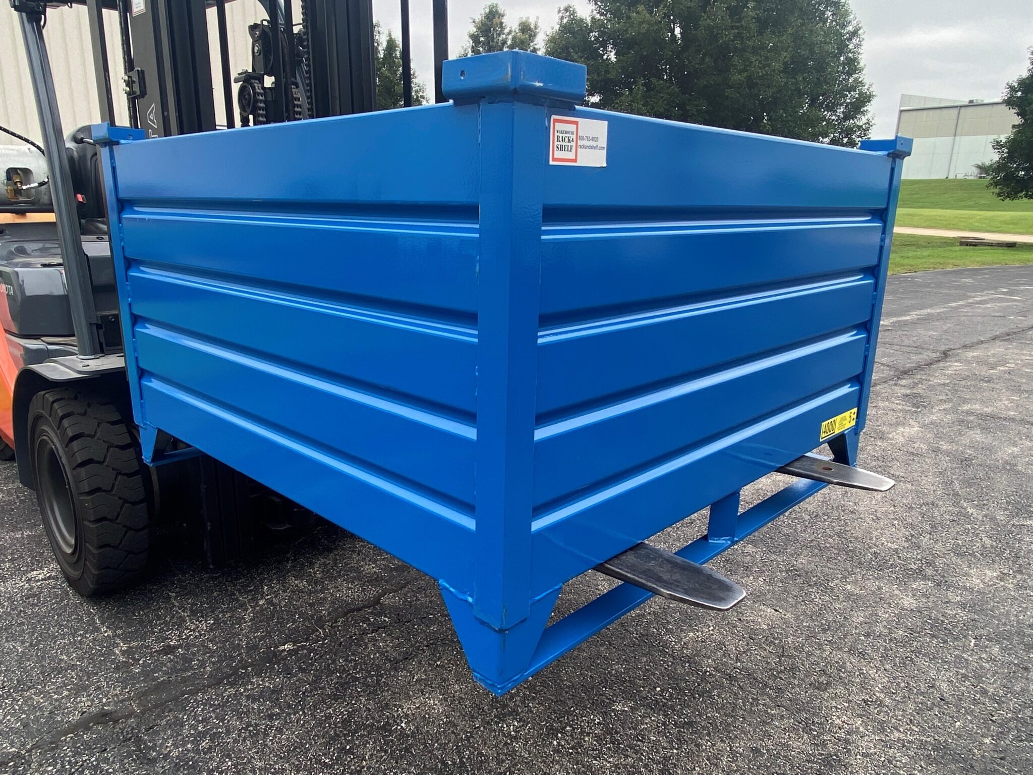 Corrugated Steel Container with Flat Steel Runners