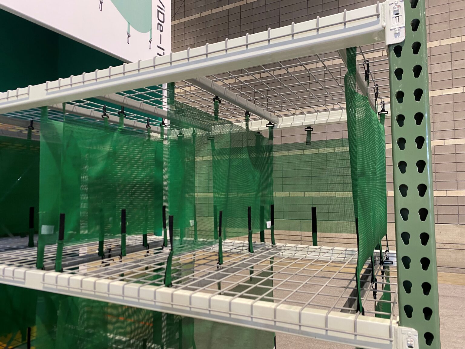 Soft Vinyl Mesh Hanging Wire Divider for Pallet Rack