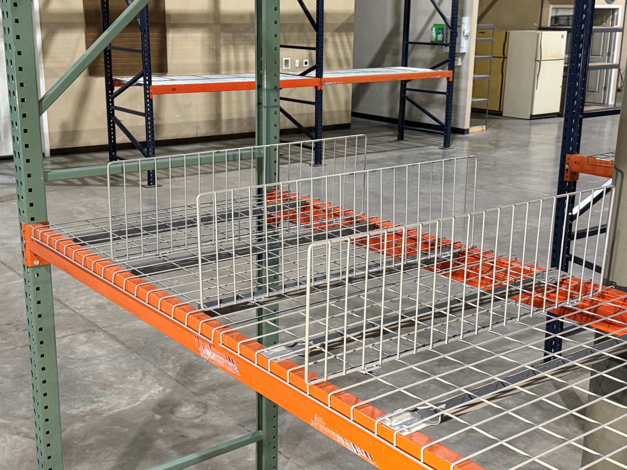 Clip-On Pallet Rack Wire Decking Shelf Dividers