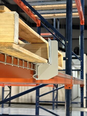 Heavy Duty Pallet Load Stop with Steel Gusset | Longitudinal Flue Space ...