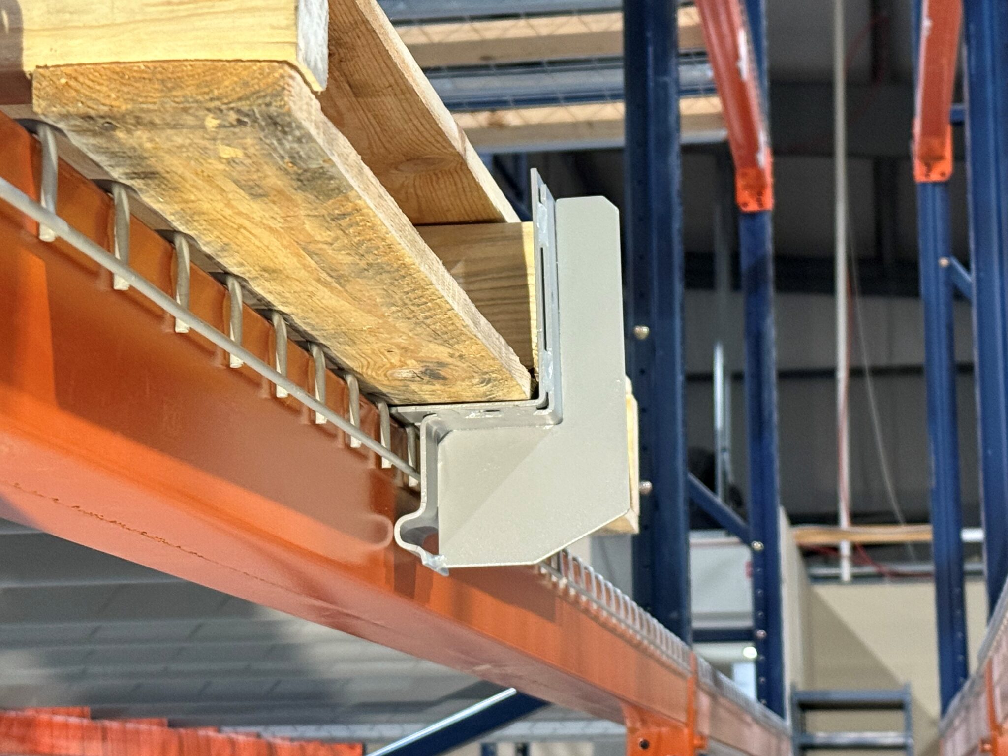 Heavy Duty Pallet Load Stop with Steel Gusset | Longitudinal Flue Space ...