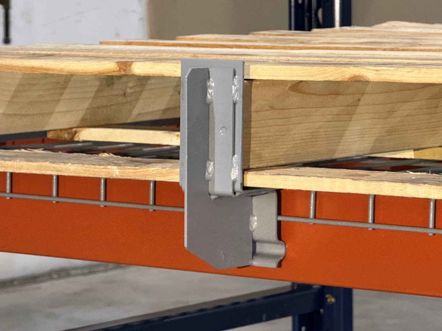 Regular vs. Heavy-Duty Single Pallet Stops | Longitudinal Flue Space ...