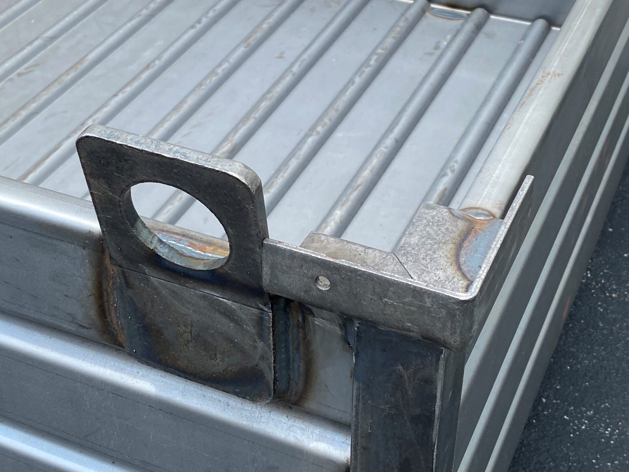 Corrugated Steel Containers with Crane Lifting Lugs