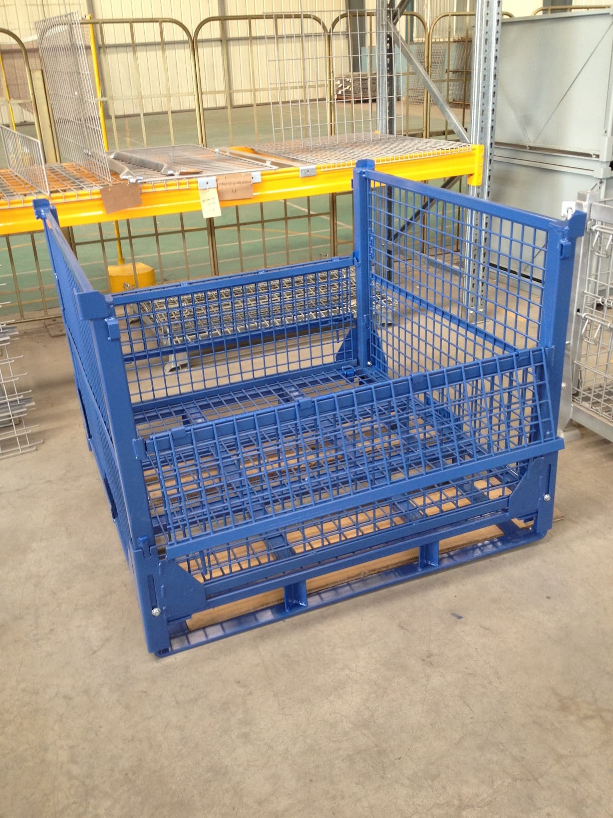 Heavy Duty Rigid Wire Containers - Warehouse Rack and Shelf