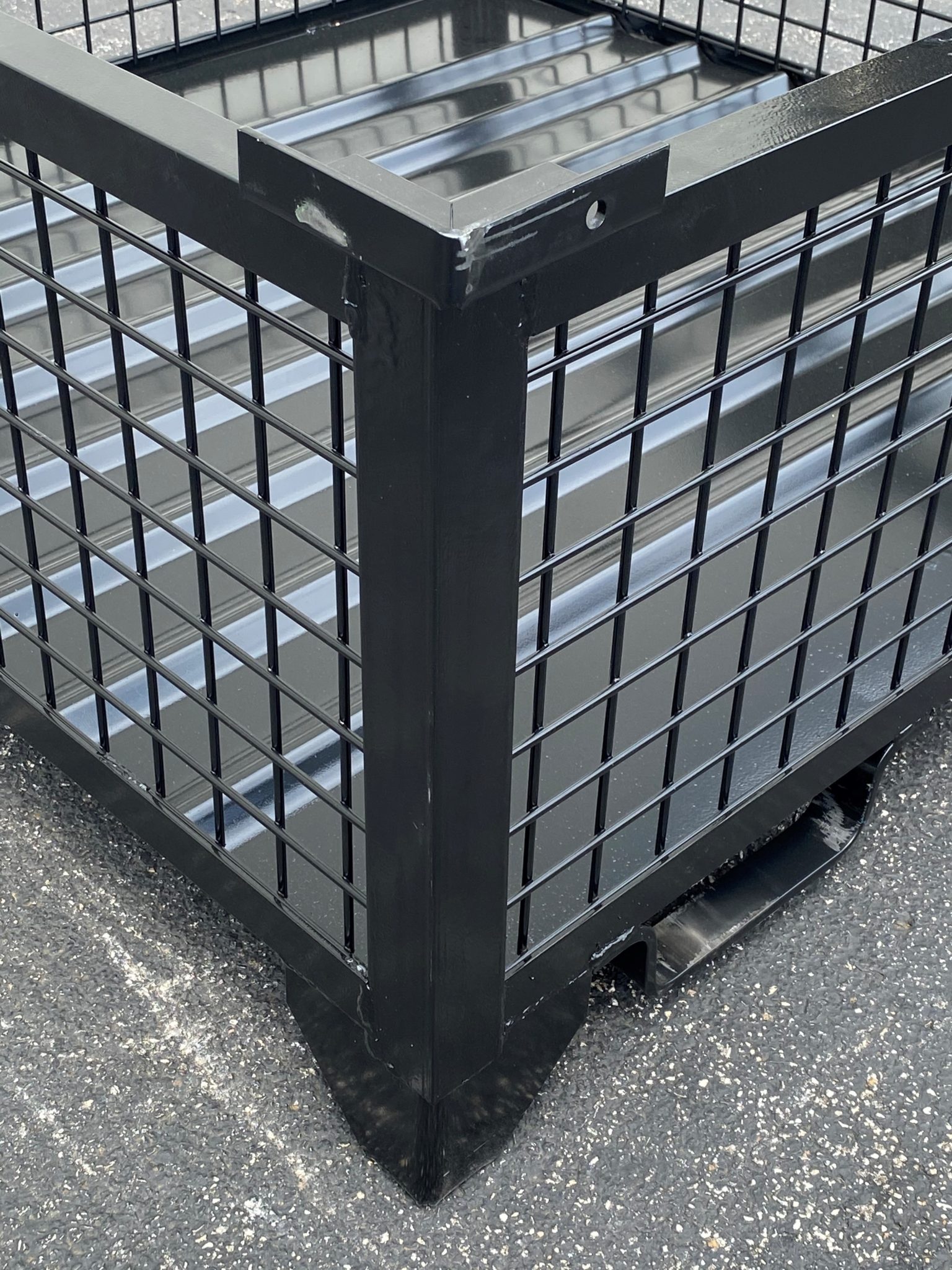 Rigid Wire Basket with Forklift Guide Stirrups