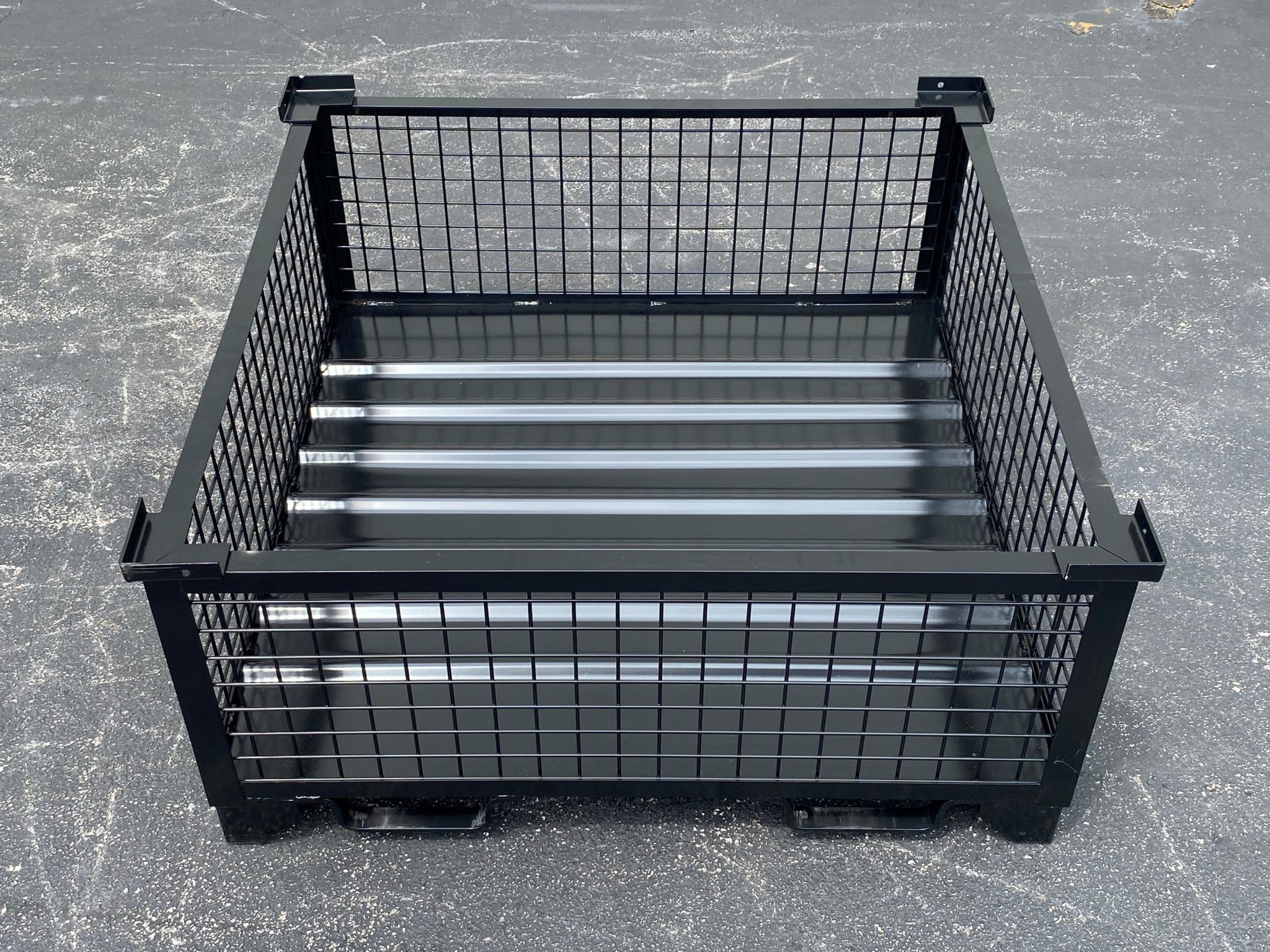Rigid Wire Basket with Forklift Guide Stirrups