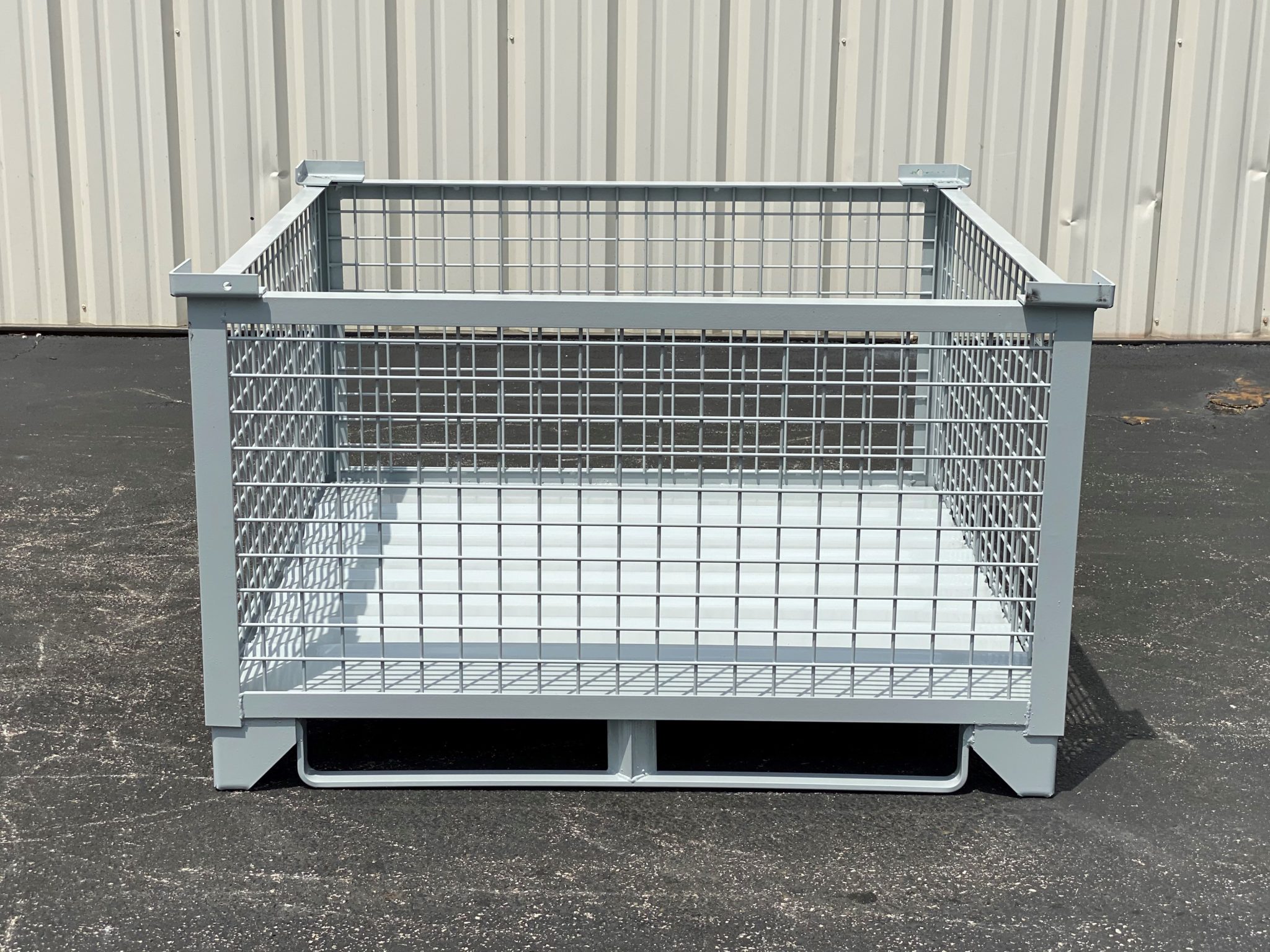 Stackable Rigid Wire Container with Skid Bar Runners