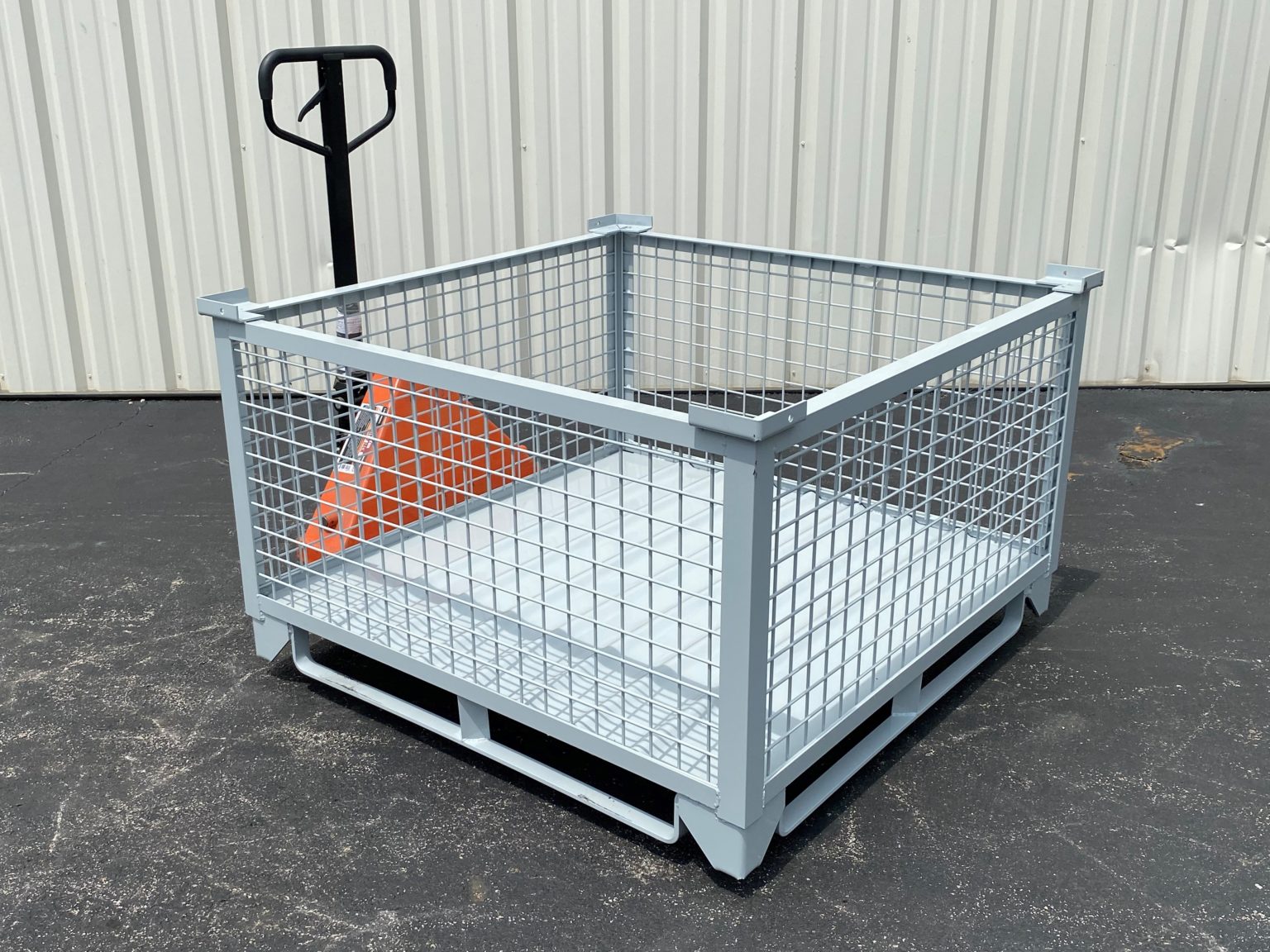 Stackable Rigid Wire Container with Skid Bar Runners