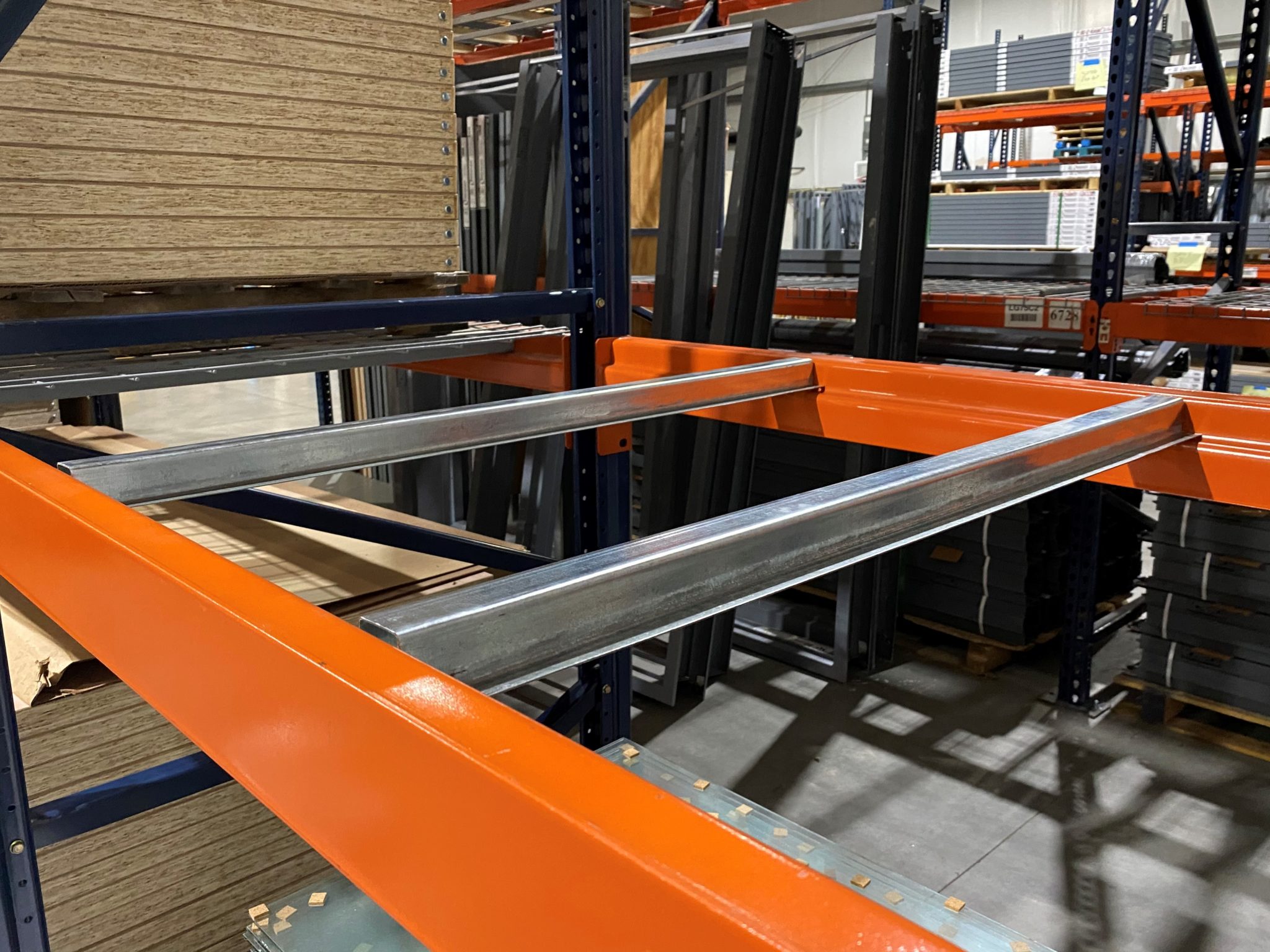 Pallet Rack Crossbars | Top Hat Pallet Supports for Racking